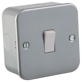 MLA Knightsbridge M1200 Metal Clad Single Pole 1 Gang Intermediate ...